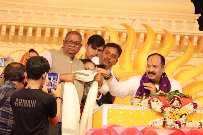 Jamshedpur pandit pradip mishra : भाजपा नेता काली शर्मा ने सपरिवार ...