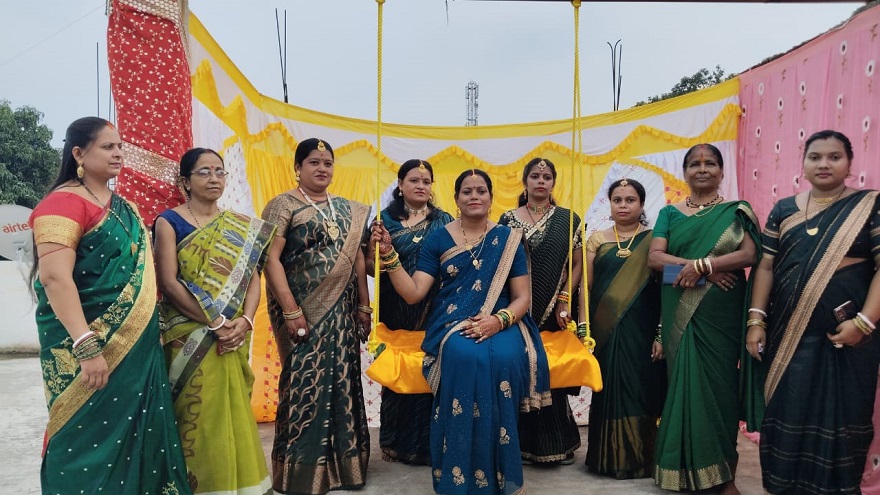 Jamshedpur rural sawan mahotsav - चाकुलिया के न्यू टीचर्स कॉलोनी में सावन महोत्सव पर रंगारंग ...