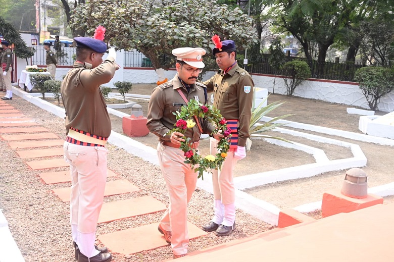 Jamshedpur police shahid diwas : जमशेदपुर पुलिस ने मनाया शहीद दिवस ...