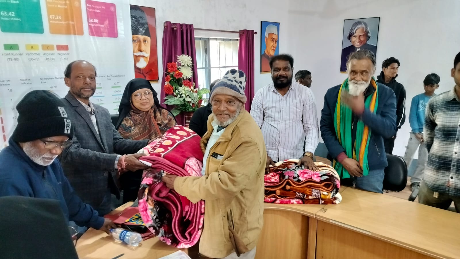 jamshedpur potka blankets distribution- पोटका के पांच पंचायतों में 750 ...